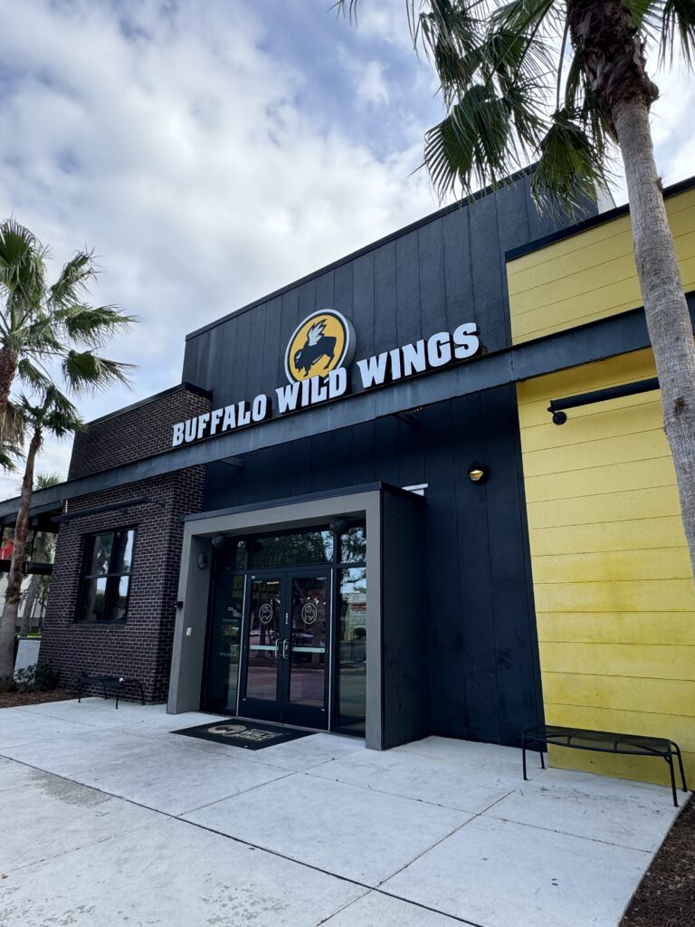 Buffalo Wild Wings Is the Ultimate Restaurant to Watch Sports & Great ...
